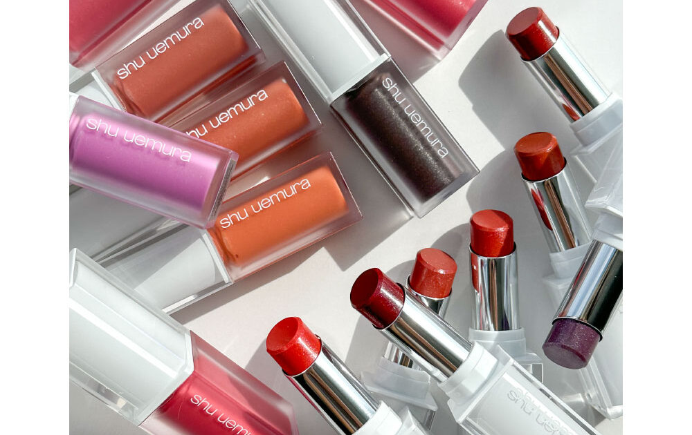 【シュウウエムラ・夏コスメ2025】 4／11発売・まるでレフ板！肌色まで綺麗に見せてくれるパール入りリップが登場！【全色スウォッチ付き】【夏メイク2025】｜美容メディアVOCE（ヴォーチェ）