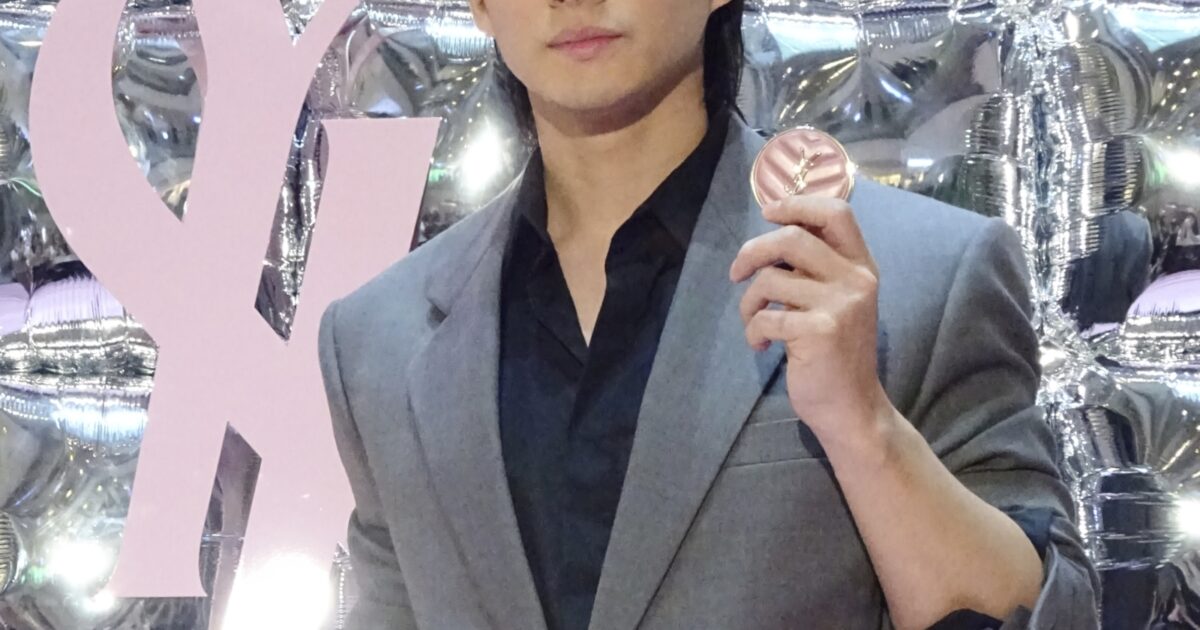 【平野紫耀】YSL BEAUTYのチークでセクシーな雰囲気に♡使用コスメ一覧も【最速！美容NEWS！】｜美容メディアVOCE（ヴォーチェ）