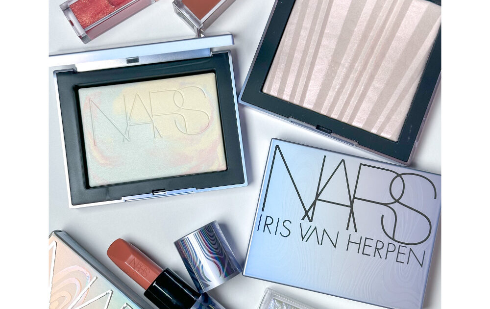 【NARS・クリスマスコフレ2025】10／24発売・「イリス ヴァン ヘルペン」とコラボレーション！【ホリデーコレクション2025】｜美容メディアVOCE（ヴォーチェ）